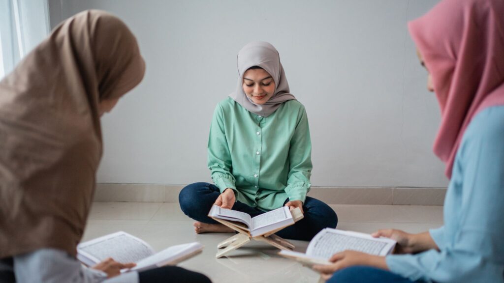 2 Contoh Teks MC Formal Islami sebagai Referensi